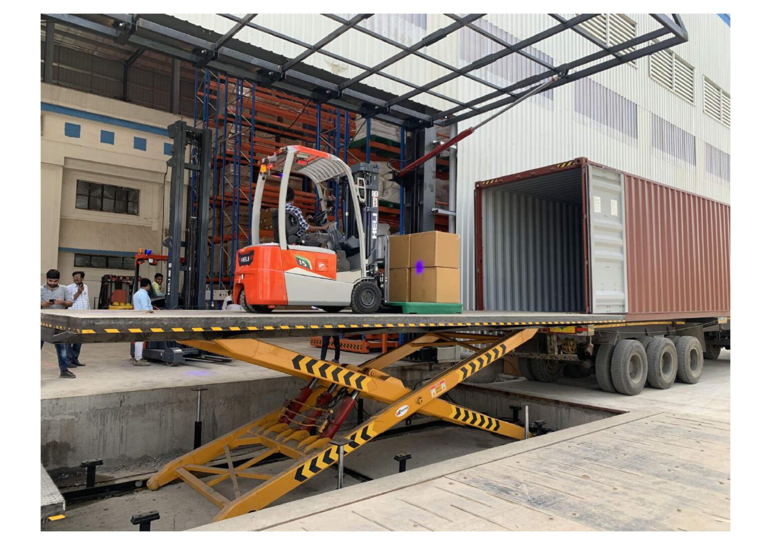 Hydraulic Lifts: Essential Guide to Types & Uses